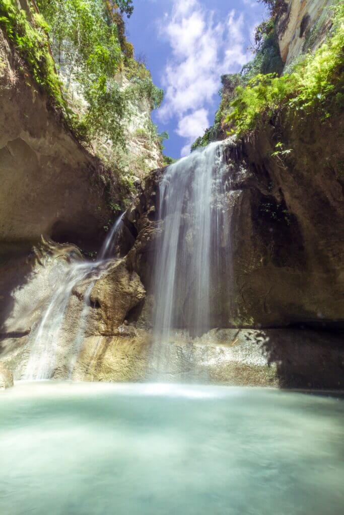 Verder denken onder een klaterende waterval - Wees de vooruitgang voor ...